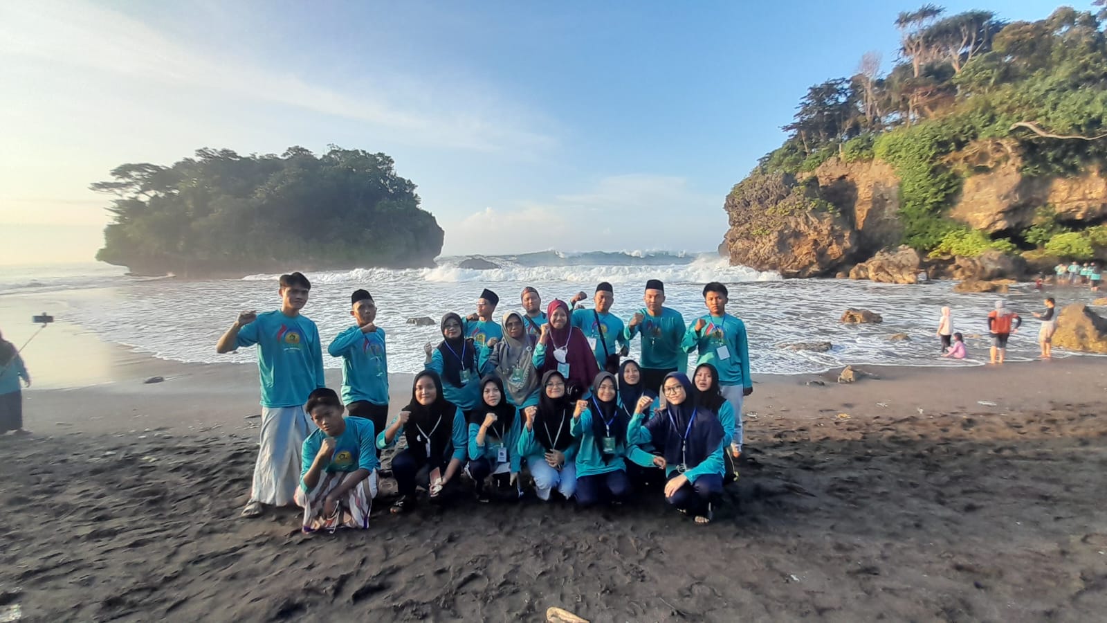 Kegiatan IRMA Jabar di pantai Magasari Pangandaran – SMKN 1 GUNUNG JATI
